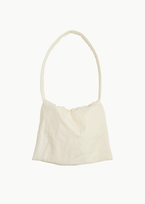 PADDING FOLDED BIG BAG_IVORY | 아모멘토 | 솔드아웃